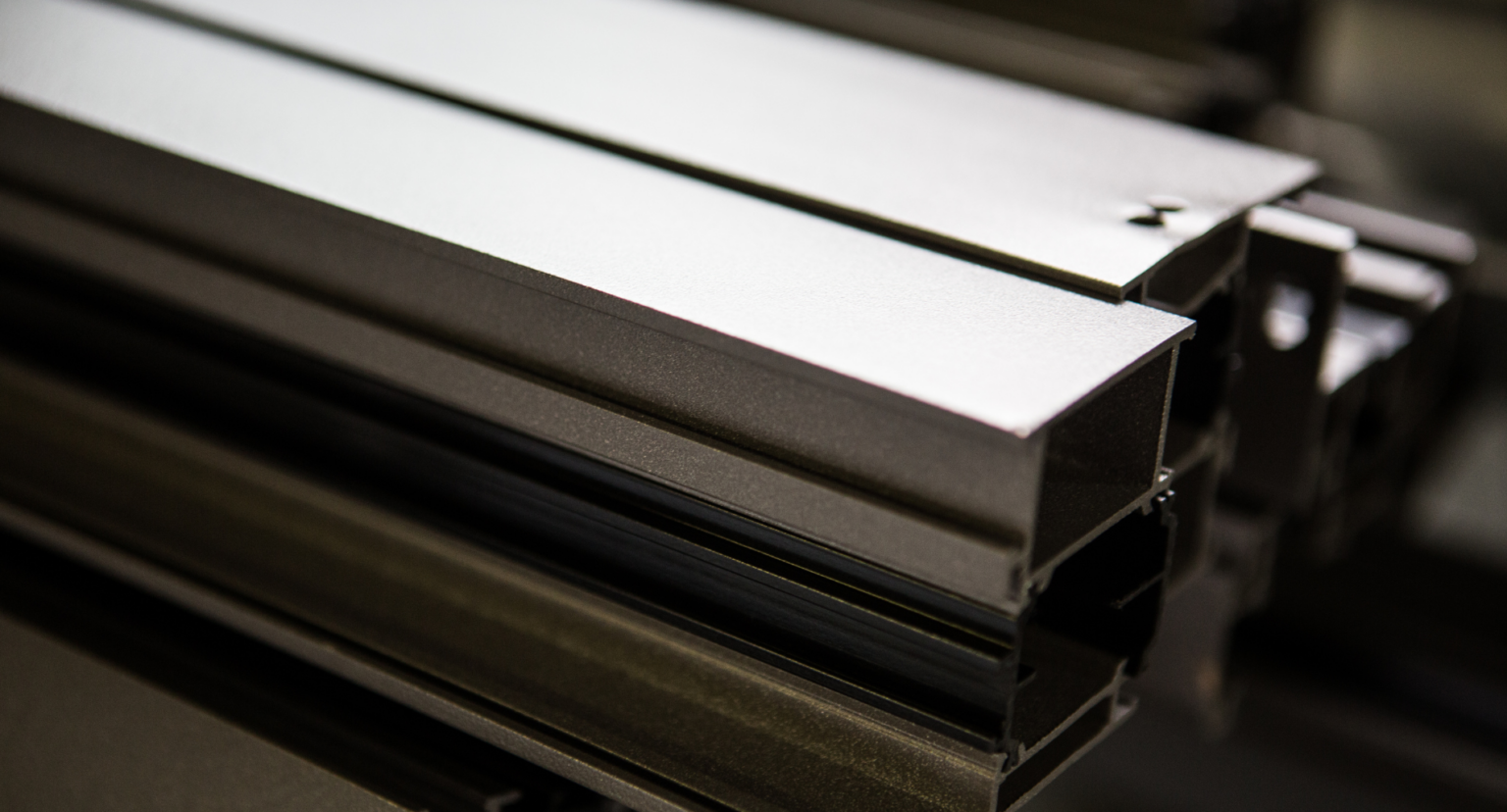 Exploring The Basics And Benefits Of Sandblasting Metal | Zemetal