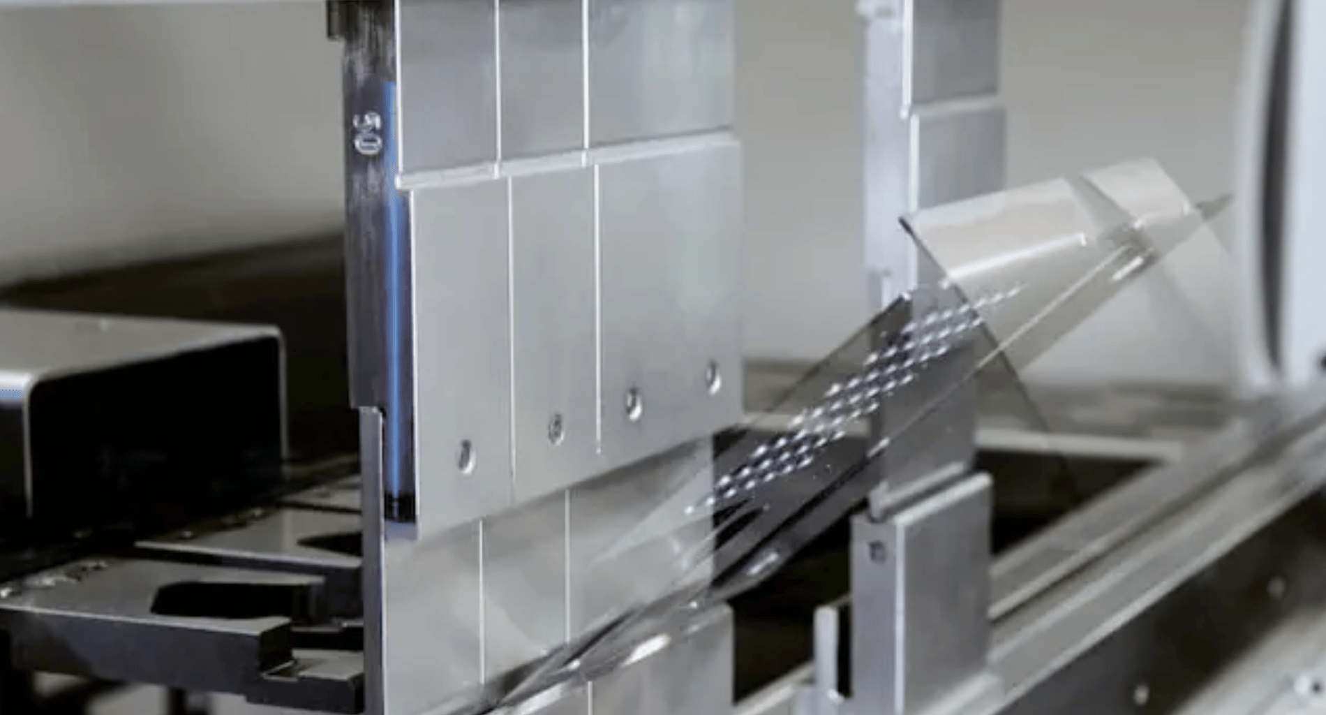 7 Steps In The Sheet Metal Bending Process | Zemetal